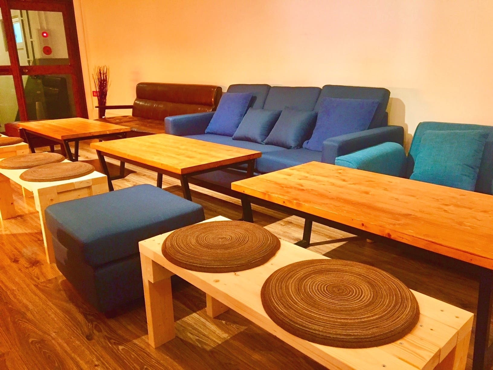 カフェバー　貸切可~25名【博多駅10分キャナル3分】イベント/パーティー/会議/写真/Projector/1Fコンビ二の写真25