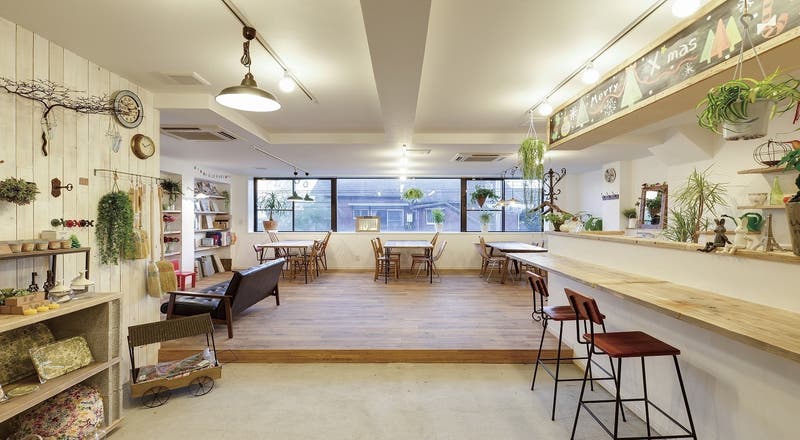 カフェ風スペースキッチン利用可。お教室や写真撮影、女性向けイベントなどに。