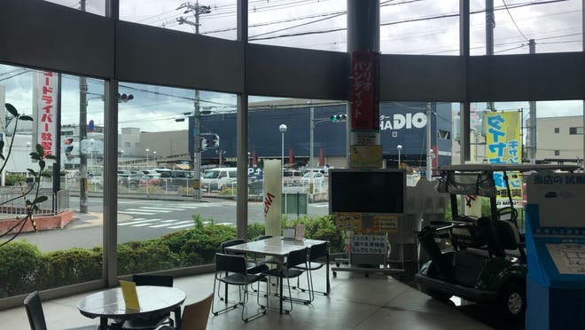 ガラス張り吹き抜けスペースの写真1