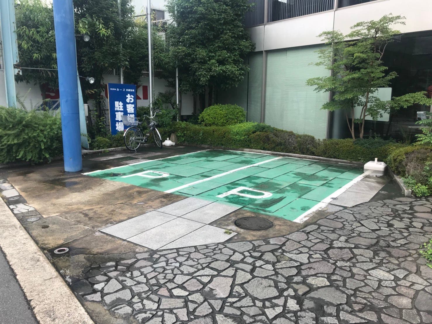 ガラス張り吹き抜けスペースの写真4