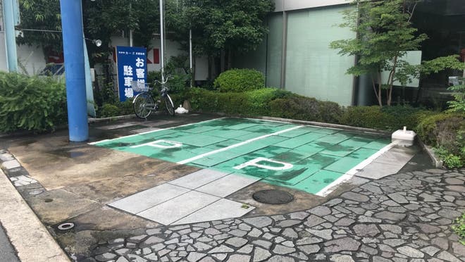 ガラス張り吹き抜けスペースの写真4