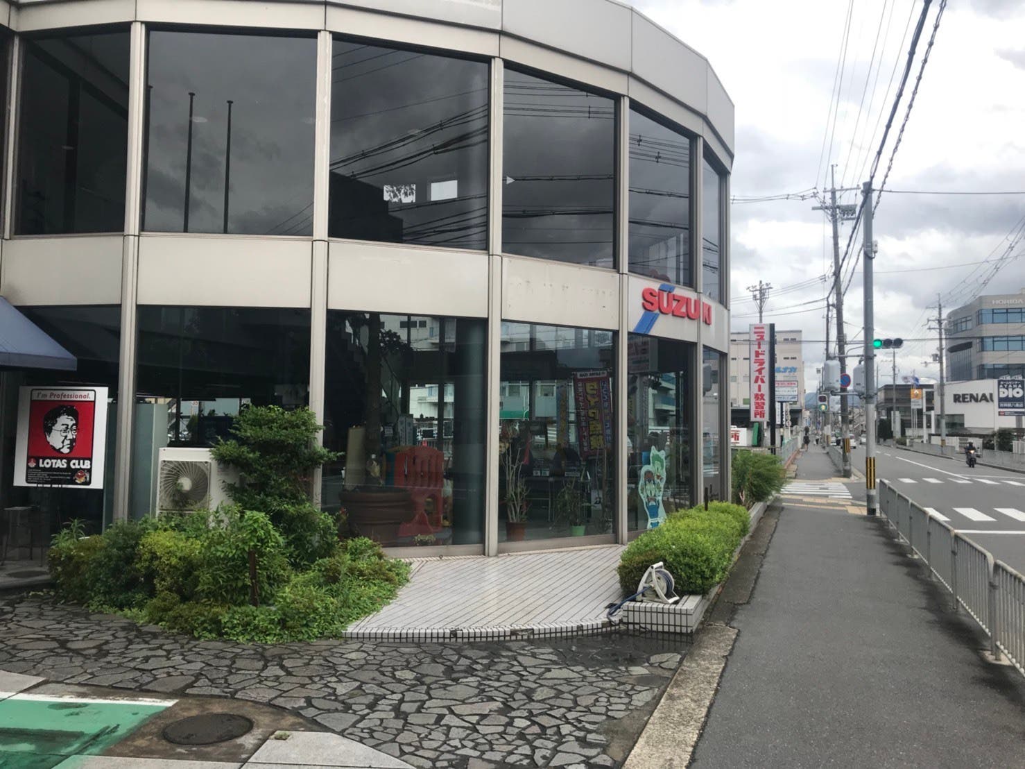 ガラス張り吹き抜けスペースの写真5