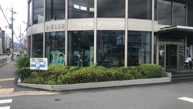 ガラス張り吹き抜けスペースの写真6