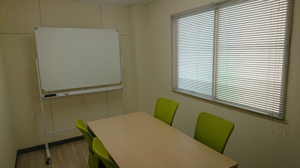 Wi-Fi完備！！／格安・少人数《うめきた４０２》【大阪駅3分】モニター設置♪／Web面接／Web会議／勉強会／ウォールハンガーの写真2