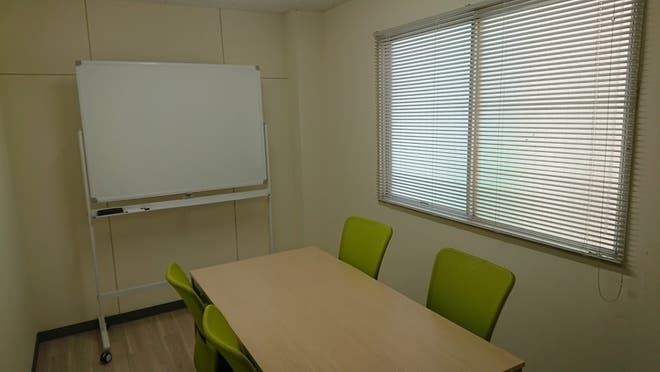 Wi-Fi完備!!/格安・少人数《うめきた402》【大阪駅3分】モニター設置♪/Web面接/Web会議/勉強会/ウォールハンガーの写真2