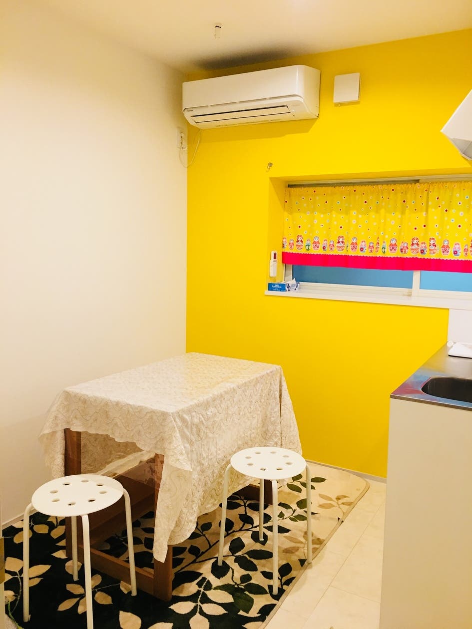 個室テレワークに【黄色】がアクセントの小さなお部屋。受験勉強などに！の写真4