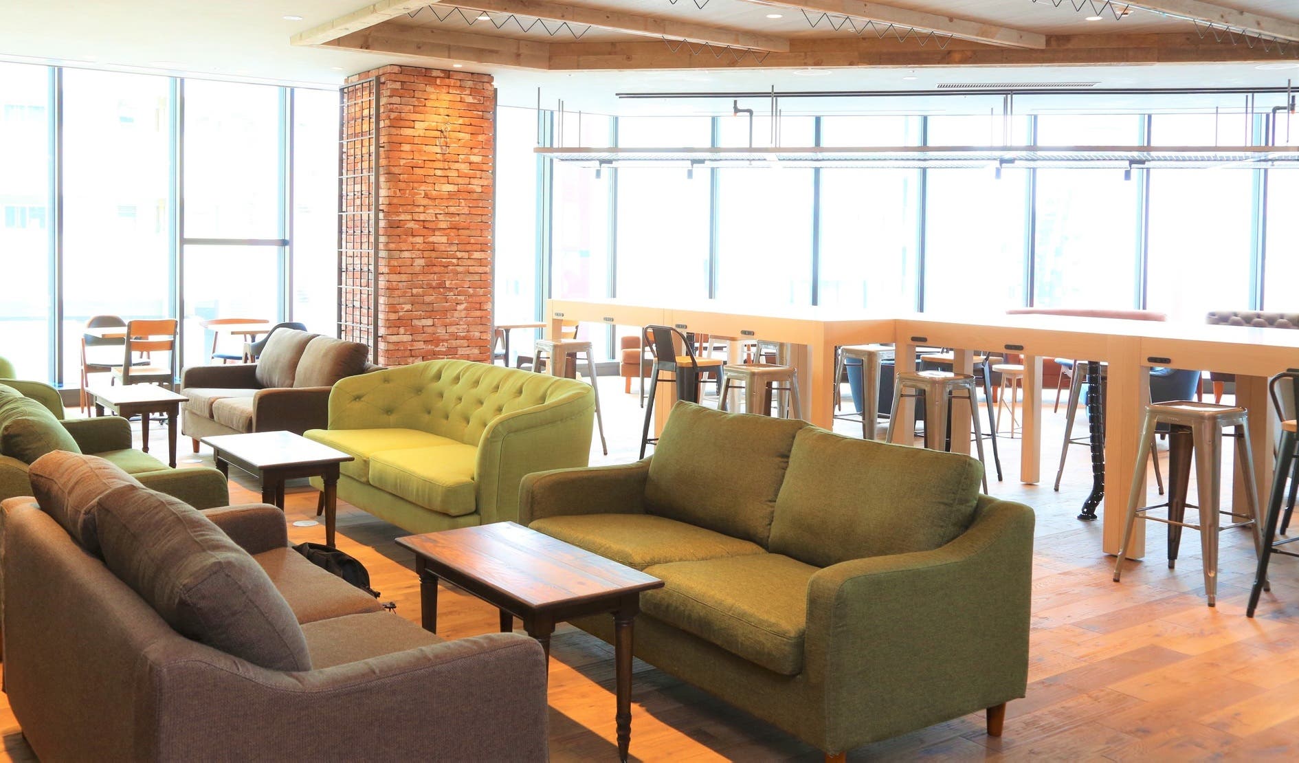 【渋谷駅5分】交流会/トークイベント/パーティー等OK!結婚式場を使用したシェアオフィスのラウンジスペース✨の写真1