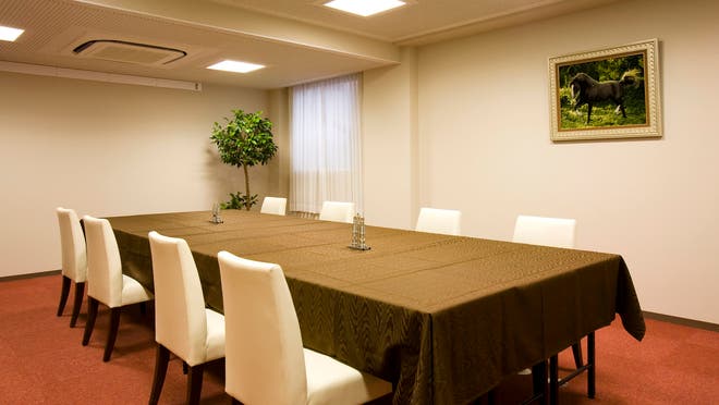 アパホテル富士中央3階【富士の間】コンパクトな会議室です。の写真2