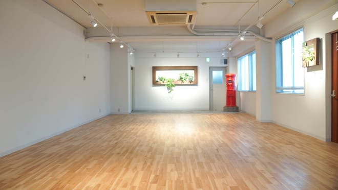 【キッチン付】展示・撮影・イベントに!落ち着きある雰囲気のレンタルスペース【福島駅9分】の写真1