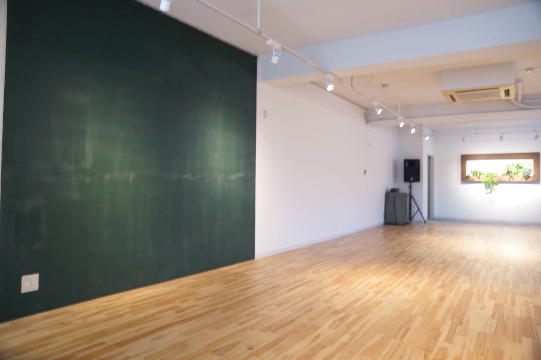 【キッチン付】展示・撮影・イベントに！落ち着きある雰囲気のレンタルスペース【福島駅9分】の写真2