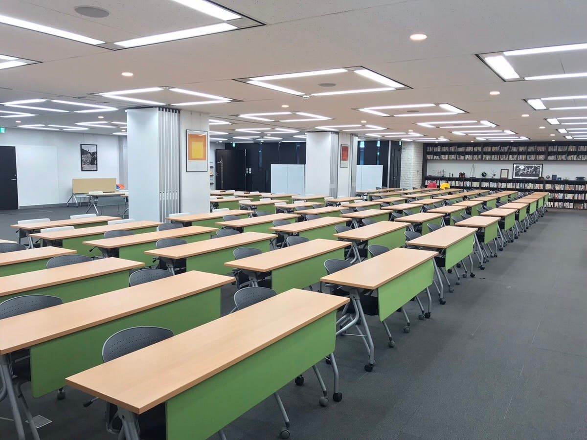 【神田カンファレンス・ルーム】セミナールーム１＋２、365㎡(100-120名)／懇親会やミーティングの写真1