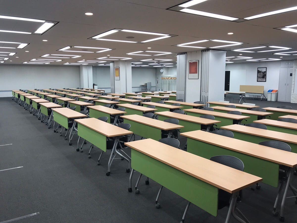 【神田カンファレンス・ルーム】セミナールーム１＋２、365㎡(100-120名)／懇親会やミーティングの写真2