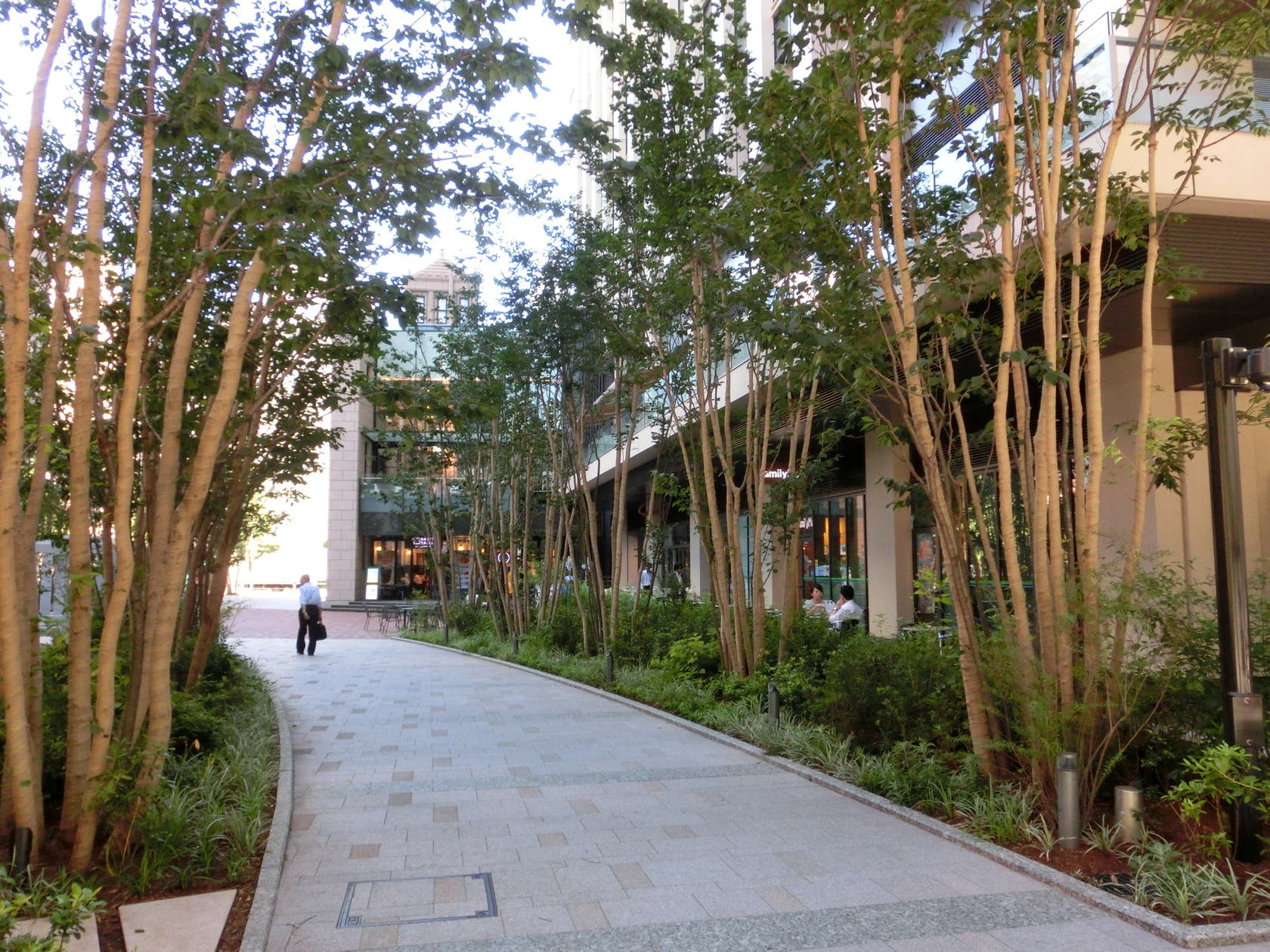 【神田カンファレンス・ルーム】セミナールーム１＋２、365㎡(100-120名)／懇親会やミーティングの写真7