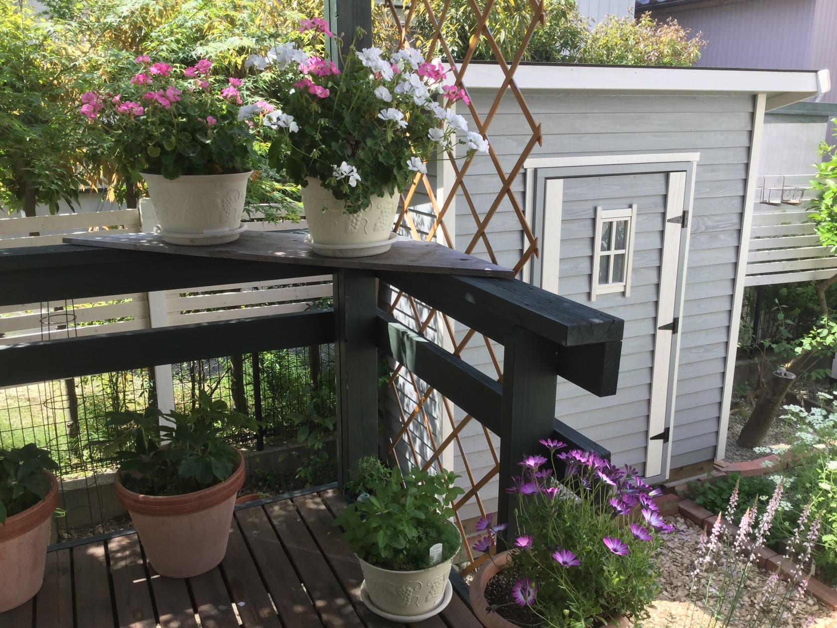 〔新瑞橋駅から徒歩1分〕静かな北欧風一軒家（スウェーデンハウス180m2）の１階リビングの写真13