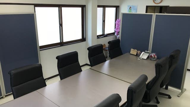 国分町店2F 会議室(収容人数10名)の写真2