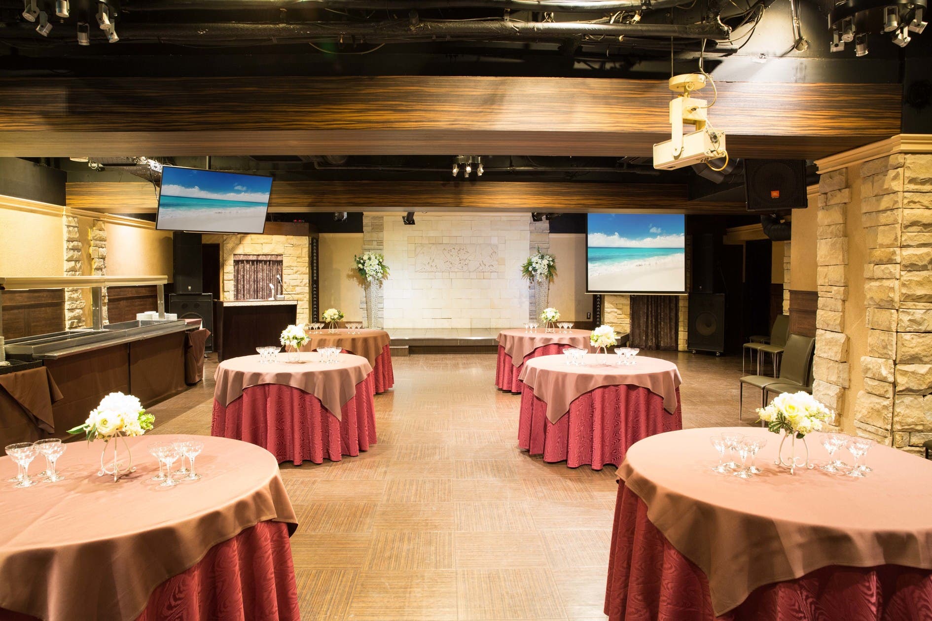 【池袋駅から徒歩2分】無観客ライブ・ライブ配信撮影も可能！ロケ撮影や各種イベント、発表会/表彰式から会議利用までお任せください！の写真7