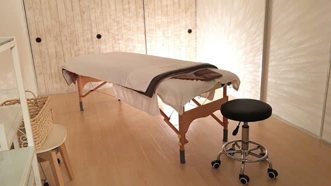 利便性抜群!駅チカ お洒落サロン!エステ・整体・美容鍼・ネイル・ヘアセット・少人数セミナーなどに!女性専用スペースの写真1