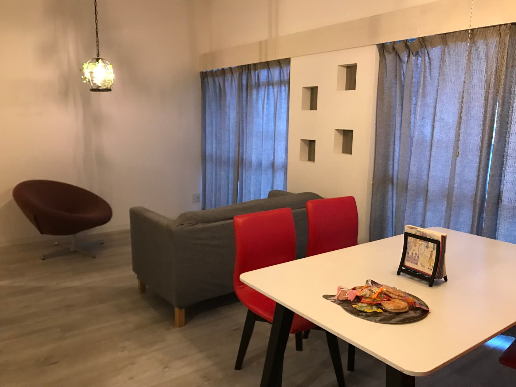 【中央通A】広々キッチン、60インチテレビ、DVD(Blu-ray)プレーヤーあり、貸会議室にも！の写真1