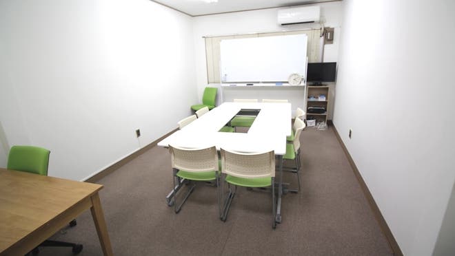 【神田駅 30秒!】いちご会議室 神田西口 43インチ大型モニター&wifi無料♪の写真1