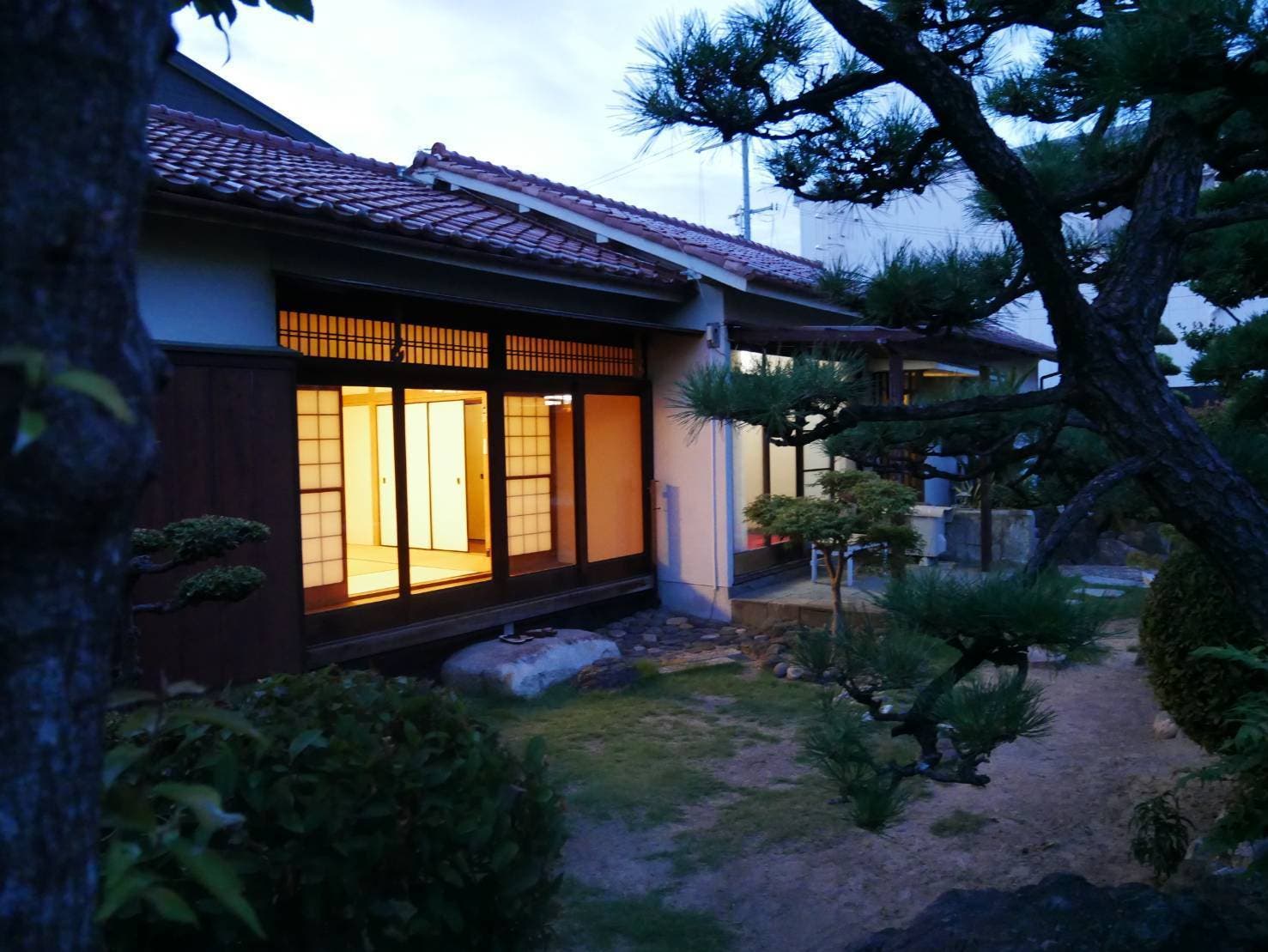 ※プラン見直しました※　築60年一軒家貸切、自然光が降り注ぐ和庭園、清潔、駐車スペース5台の写真5