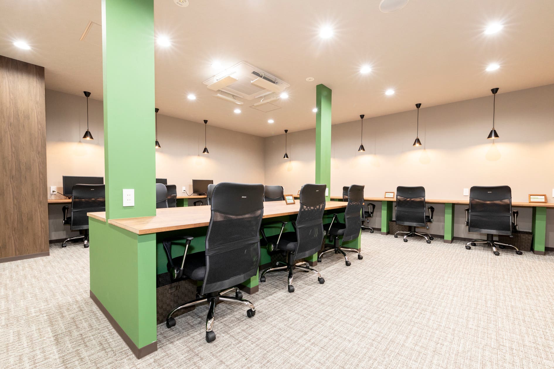 【松戸駅徒歩1秒】8名用会議室＃Wi-Fi＃電源＃ホワイトボード＃フリードリンク＃コンシェルジュの写真5