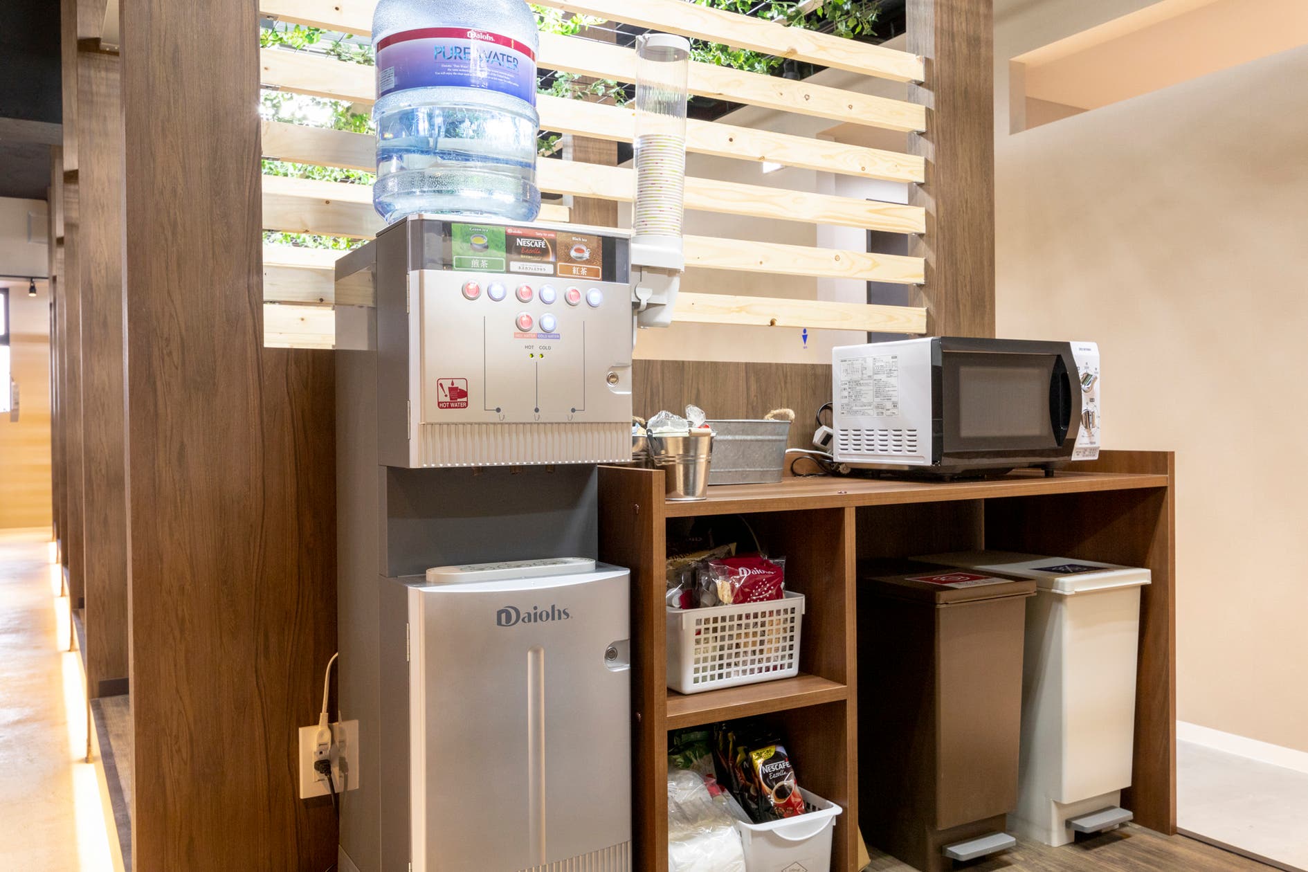 【松戸駅徒歩1秒】8名用会議室＃Wi-Fi＃電源＃ホワイトボード＃フリードリンク＃コンシェルジュの写真8