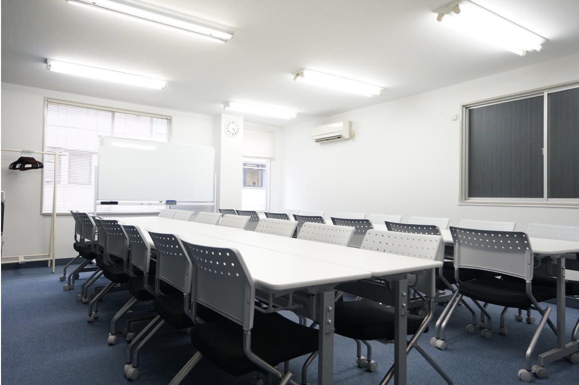 大幅値下げ中⬇️＜セキレイ会議室＞八丁堀駅徒歩3分♪広々28名収容！テレワークにも！光回線/プロジェクタ/スクリーン無料の写真9