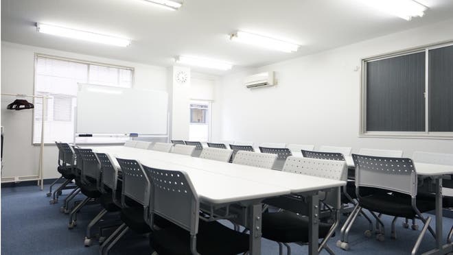 大幅値下げ中⬇️<セキレイ会議室>八丁堀駅徒歩3分♪広々28名収容!テレワークにも!光回線/プロジェクタ/スクリーン無料の写真9