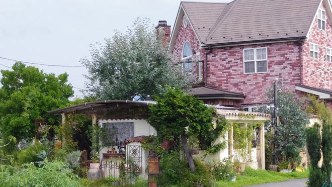 撮影やロケに最適です。田園に囲まれ四季折々の風景で室内はアンティーク家具でまとめられております。の写真7