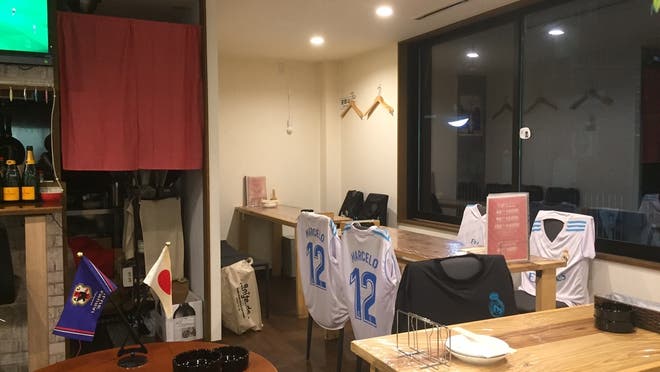 キッチン付でホームパーティー・女子会・誕生日会・ママ会・会議等に最適♪モニターも2台ありますよ。の写真1