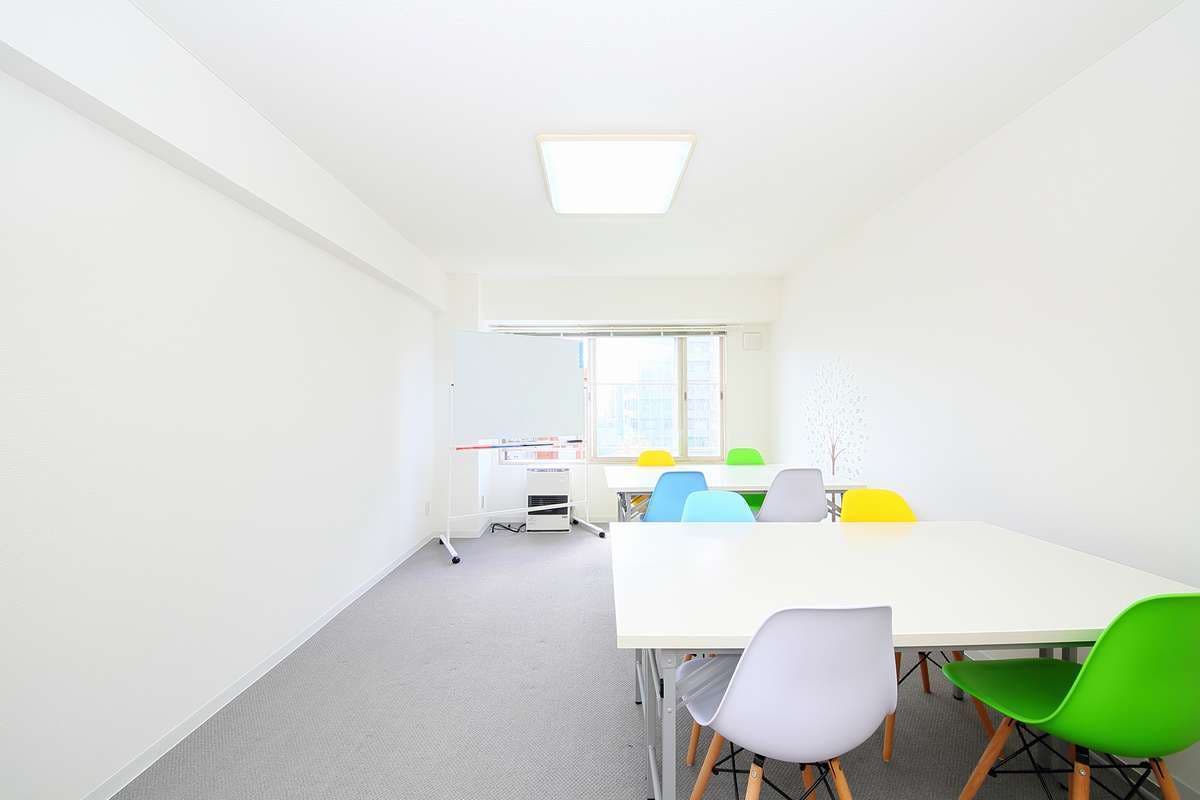 ＜カラフル会議室🌈大通＞【室内動画あり】⭐️ｲﾝﾎﾞｲｽ対応⭐️応援特価⭐️広く(28㎡)明るいお部屋で快適に⭐️ 設備充実の写真6