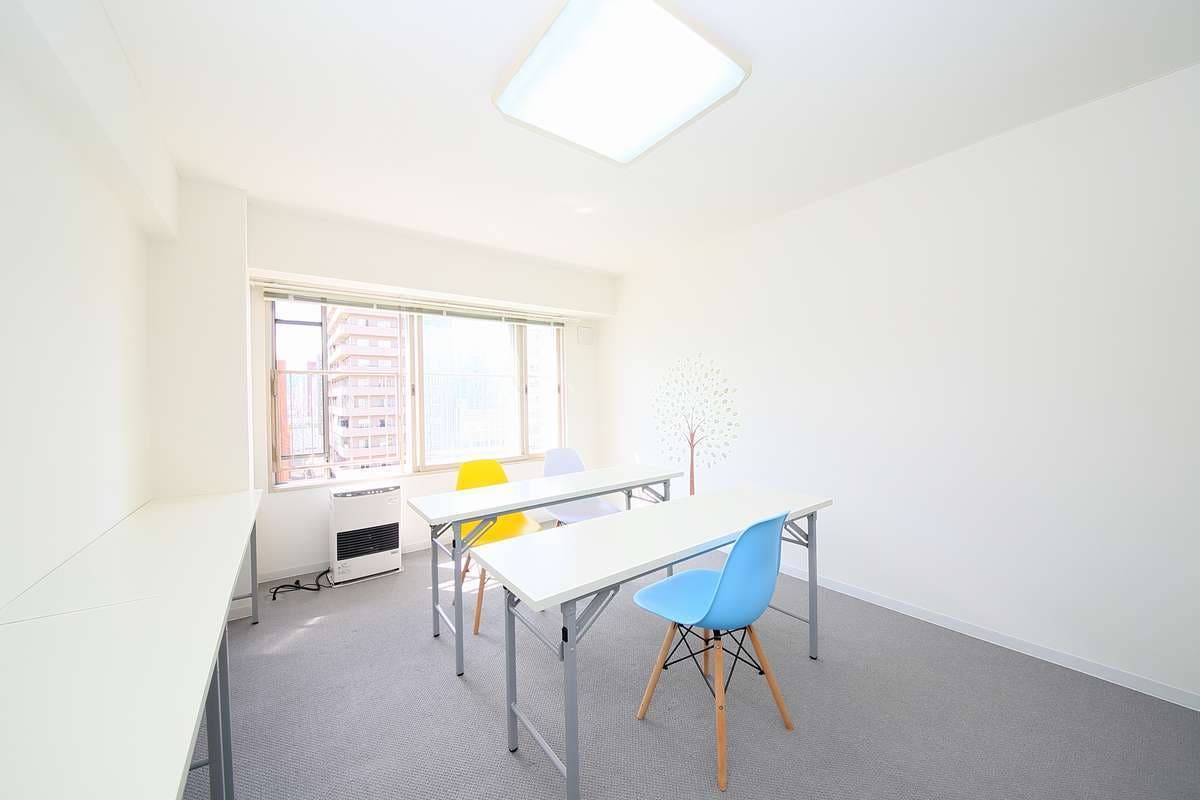 ＜カラフル会議室🌈大通＞【室内動画あり】⭐️ｲﾝﾎﾞｲｽ対応⭐️応援特価⭐️広く(28㎡)明るいお部屋で快適に⭐️ 設備充実の写真9