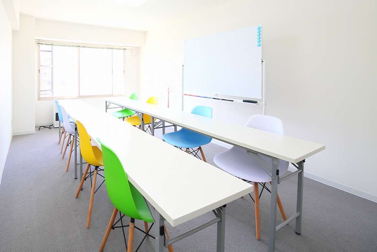 ＜カラフル会議室🌈大通＞【室内動画あり】⭐️ｲﾝﾎﾞｲｽ対応⭐️応援特価⭐️広く(28㎡)明るいお部屋で快適に⭐️ 設備充実の写真10