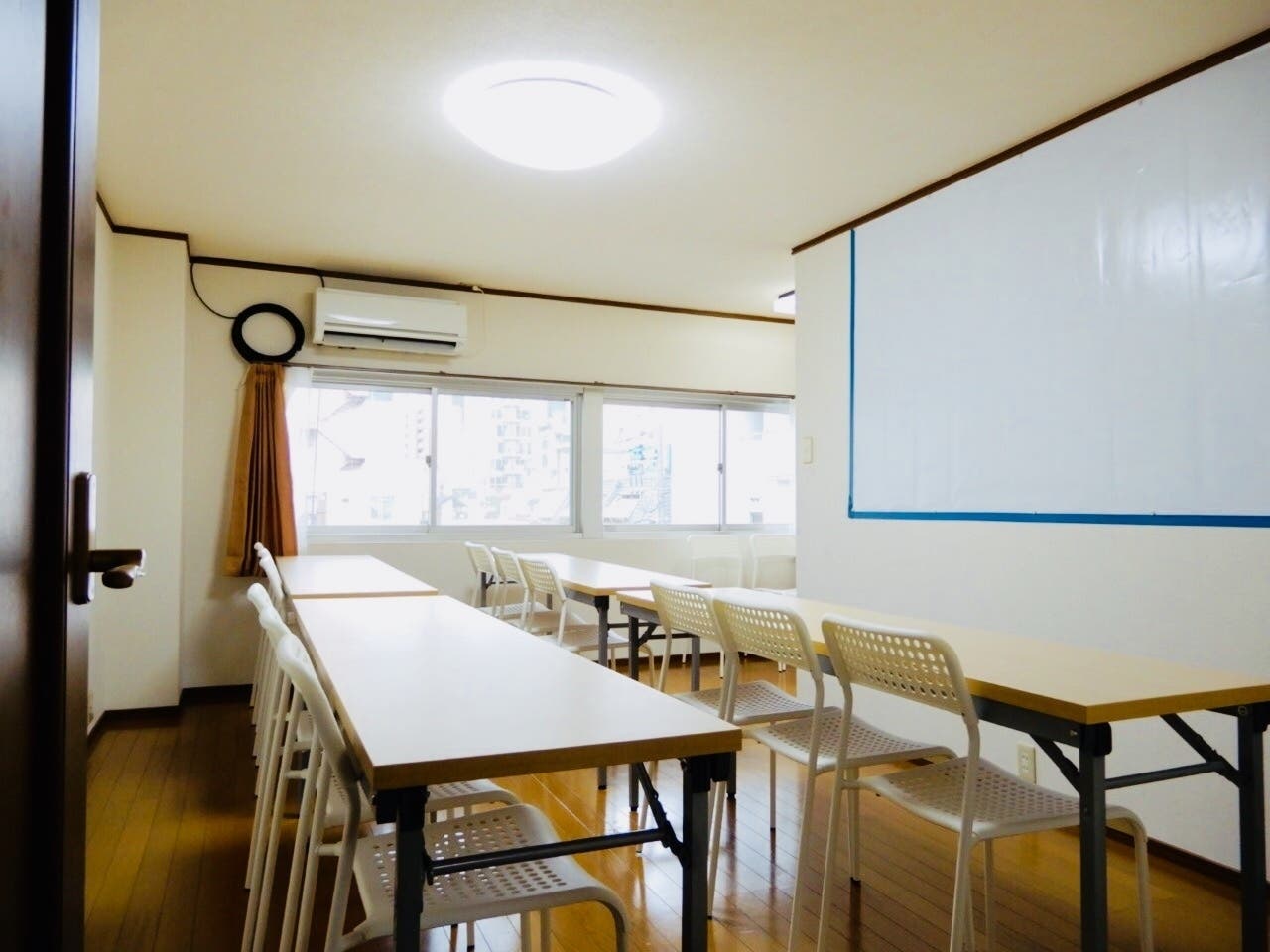 【駅近で分かりやすい】三宮1分❗️Wi-Fi・プロジェクター無料‼️セミナー・会議に👨🏻‍💻base01レンタルスペース/会議の写真8