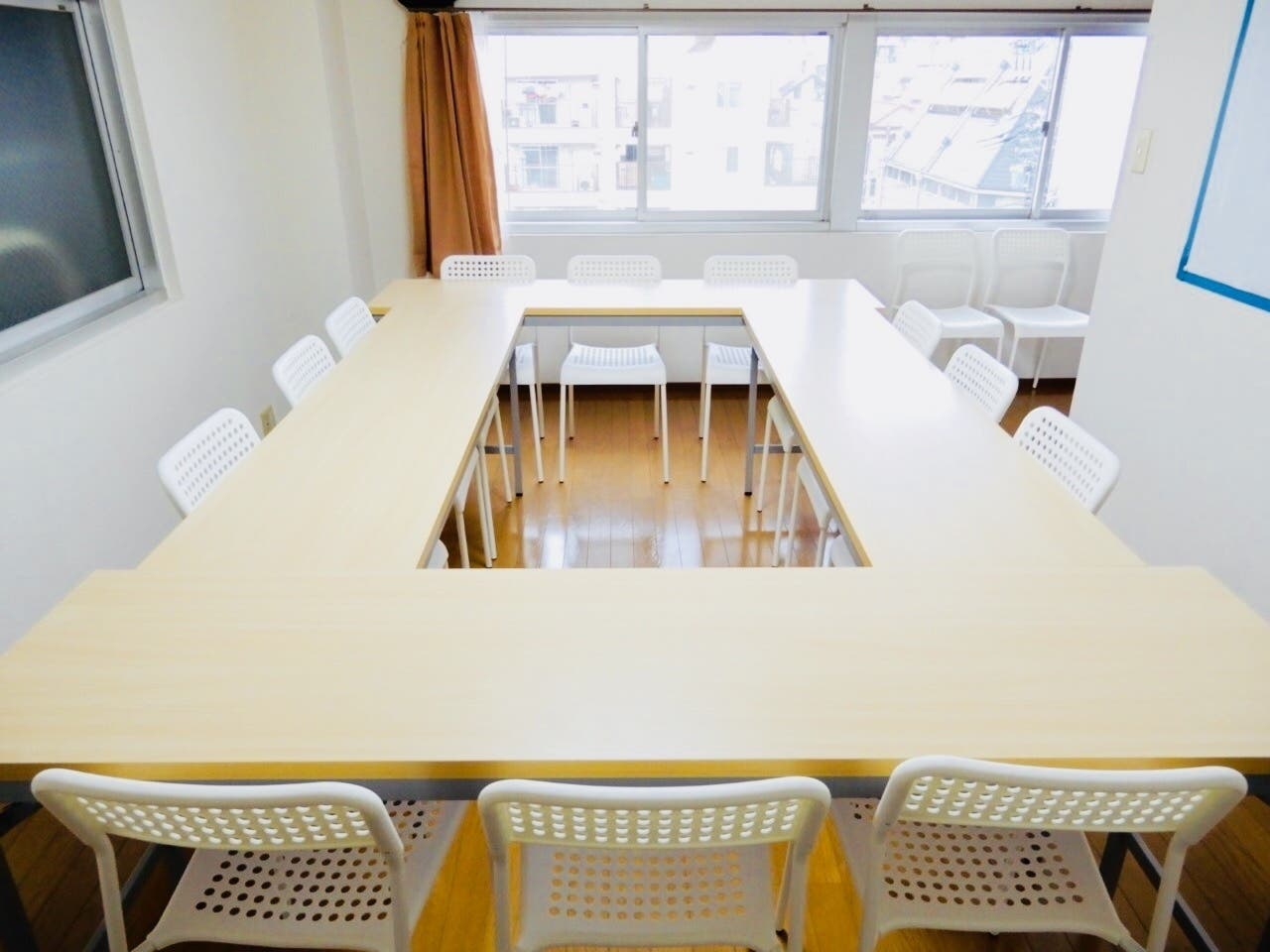 【駅近で分かりやすい】三宮1分❗️Wi-Fi・プロジェクター無料‼️セミナー・会議に👨🏻‍💻base01レンタルスペース/会議の写真5