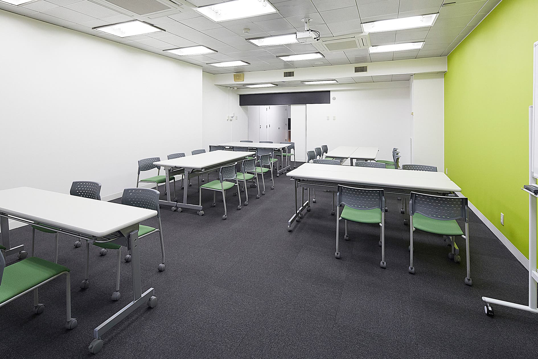 みんなの会議室【神田駅 4分】オプション料金0円で設備・備品使い放題♪ WiFi無料！清掃・消毒で衛生面も安心♥便利な駅近の写真6