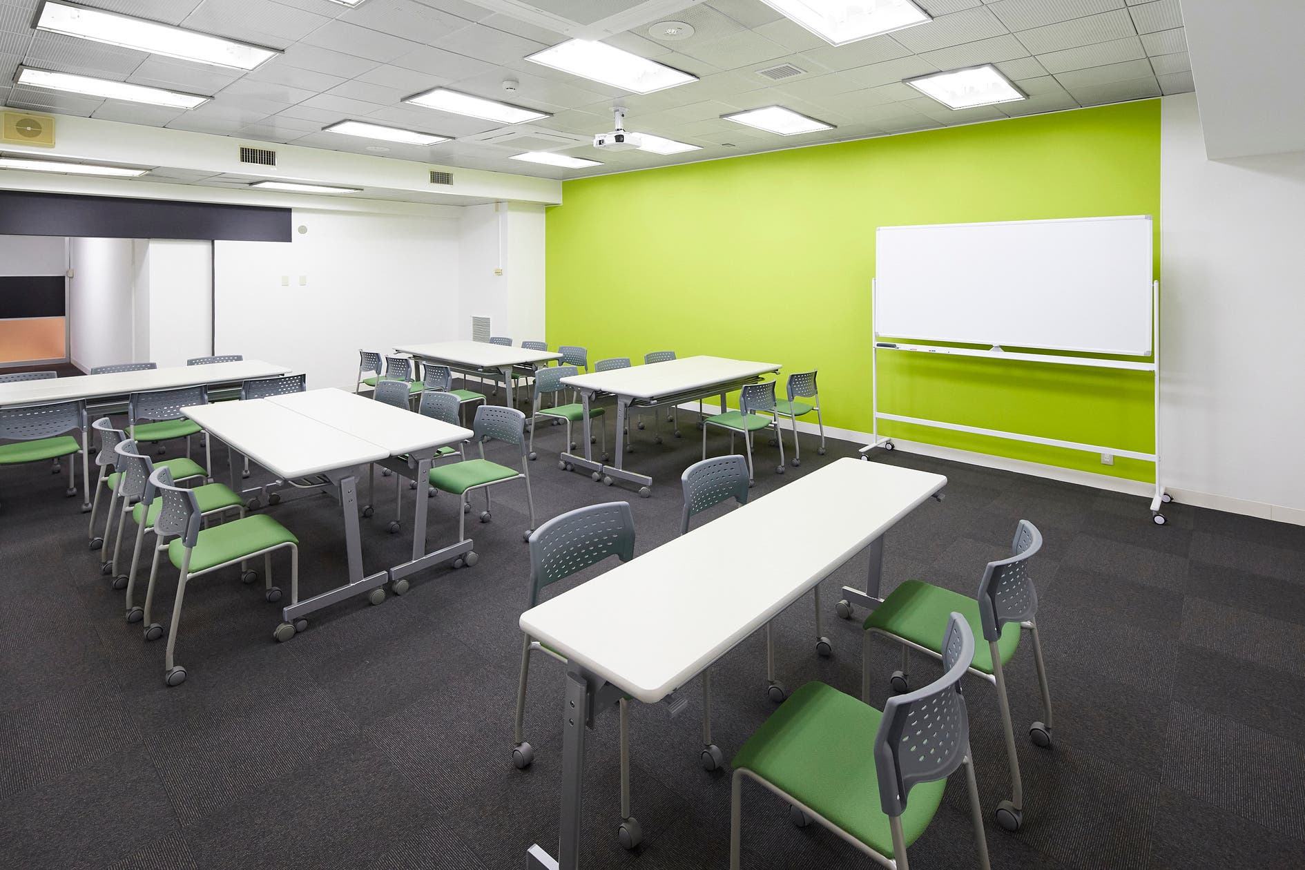 みんなの会議室【神田駅 4分】オプション料金0円で設備・備品使い放題♪ WiFi無料！清掃・消毒で衛生面も安心♥便利な駅近の写真7