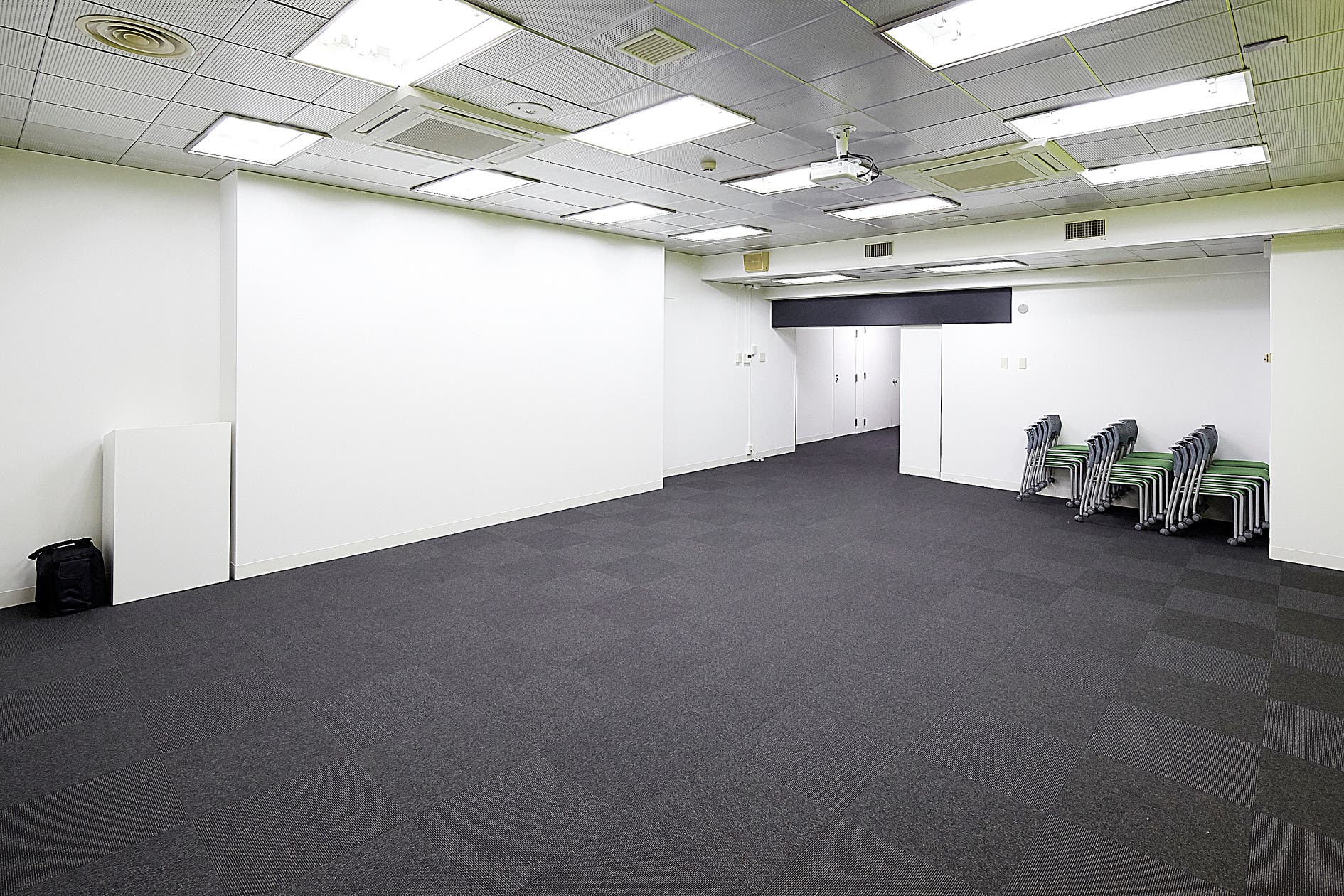 みんなの会議室【神田駅 4分】オプション料金0円で設備・備品使い放題♪ WiFi無料！清掃・消毒で衛生面も安心♥便利な駅近の写真9