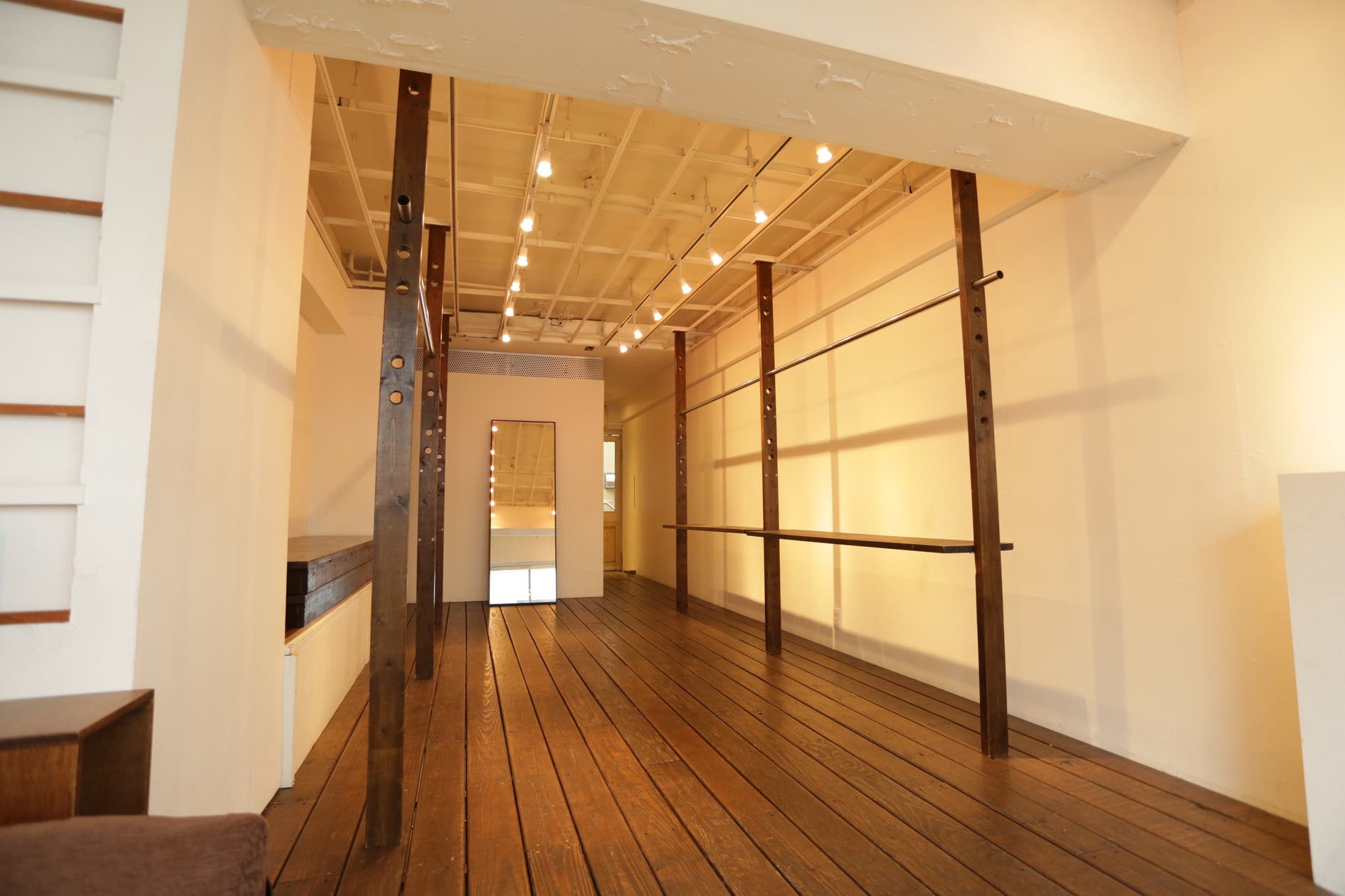 渋谷の静かな路地裏にある展示会・ワークショップ・会議に最適な自由空間ですの写真2