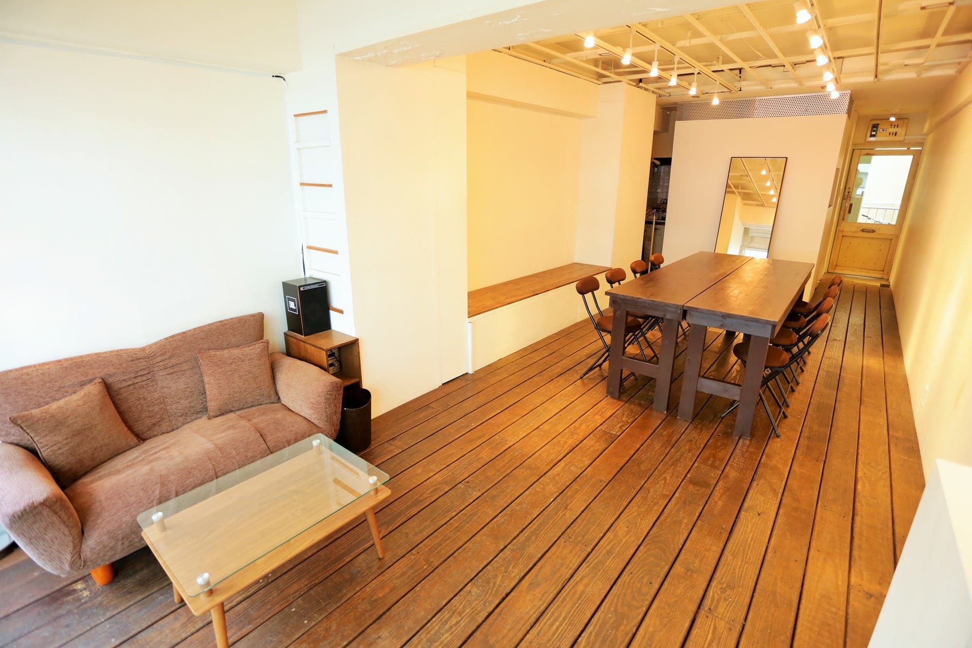 渋谷の静かな路地裏にある展示会・ワークショップ・会議に最適な自由空間ですの写真4