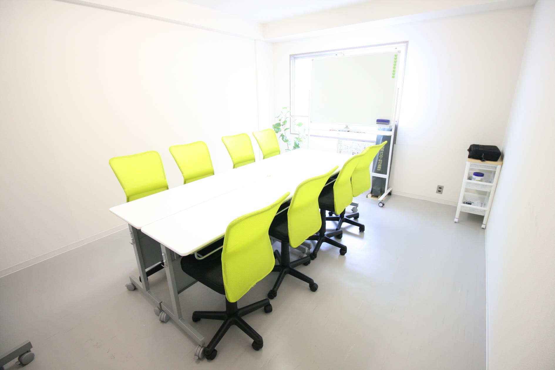 【インボイス対応で経費も安心】◆お気軽会議室新大阪sun◆🎯新大阪駅徒歩1分🎯🌈追加料金不要🌈14人収容🌈の写真2