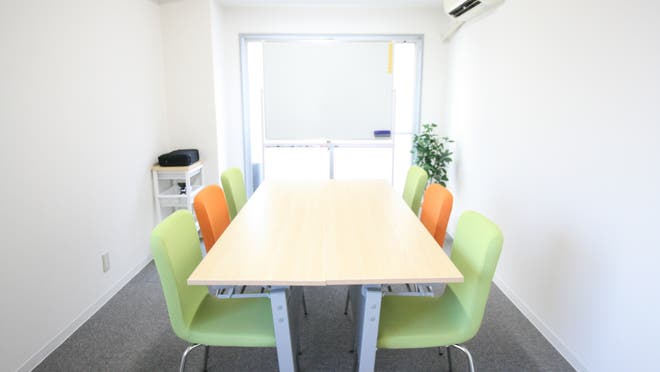 【インボイス対応で経費も安心】◆お気軽会議室新大阪star◆🎯新大阪駅徒歩1分🎯🌈大型モニター🌈高速wifi🌈の写真1