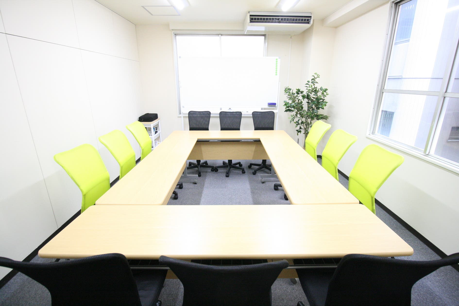 【業務用エアコンですぐ冷える！】◆お気軽会議室淀屋橋LSE◆高速wifi/駅徒歩4分/大型モニター/18人収容の写真3