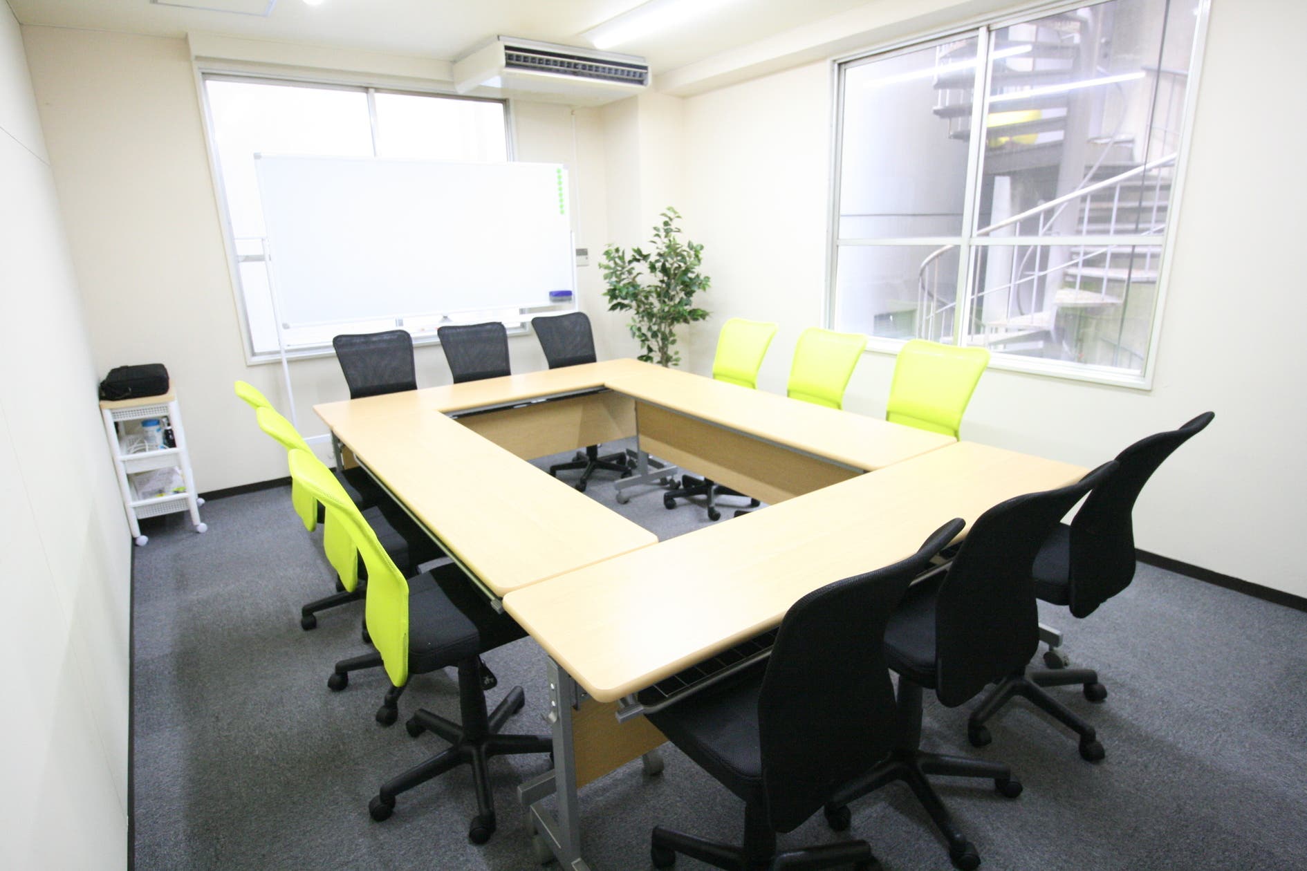 【業務用エアコンですぐ冷える！】◆お気軽会議室淀屋橋LSE◆高速wifi/駅徒歩4分/大型モニター/18人収容の写真4