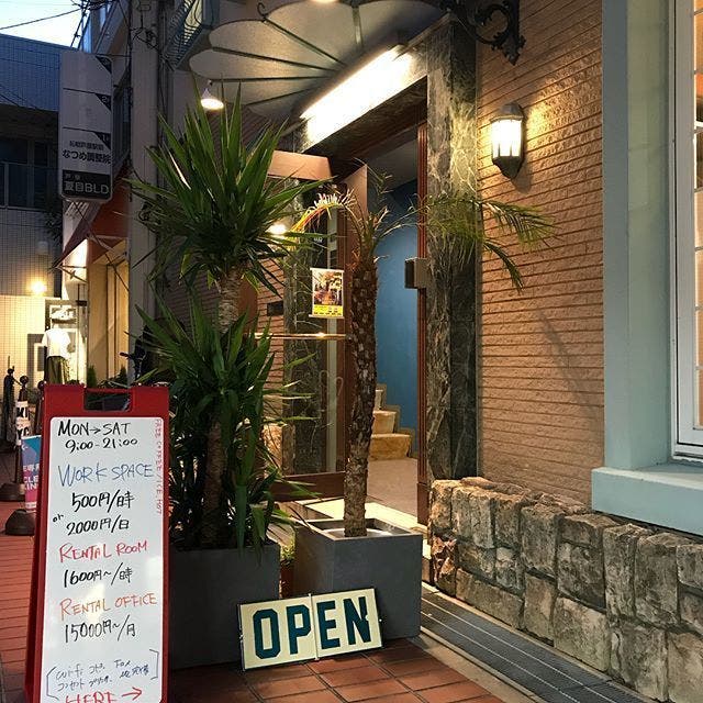 4人用会議室（LAルーム）解放感あふれるロサンゼルス風ミーティングルーム。WEB会議・ワークショップにもぴったりの写真6