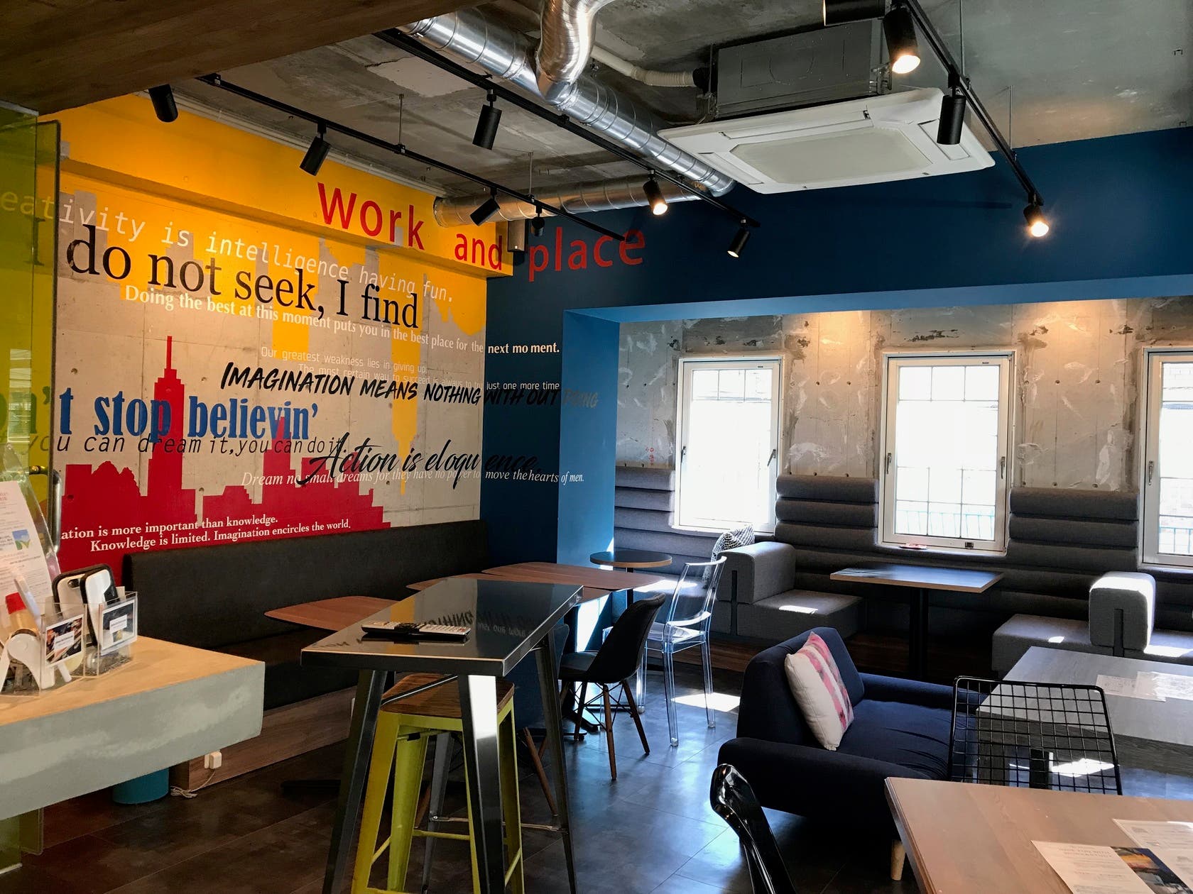 4人用会議室（LAルーム）解放感あふれるロサンゼルス風ミーティングルーム。WEB会議・ワークショップにもぴったりの写真7