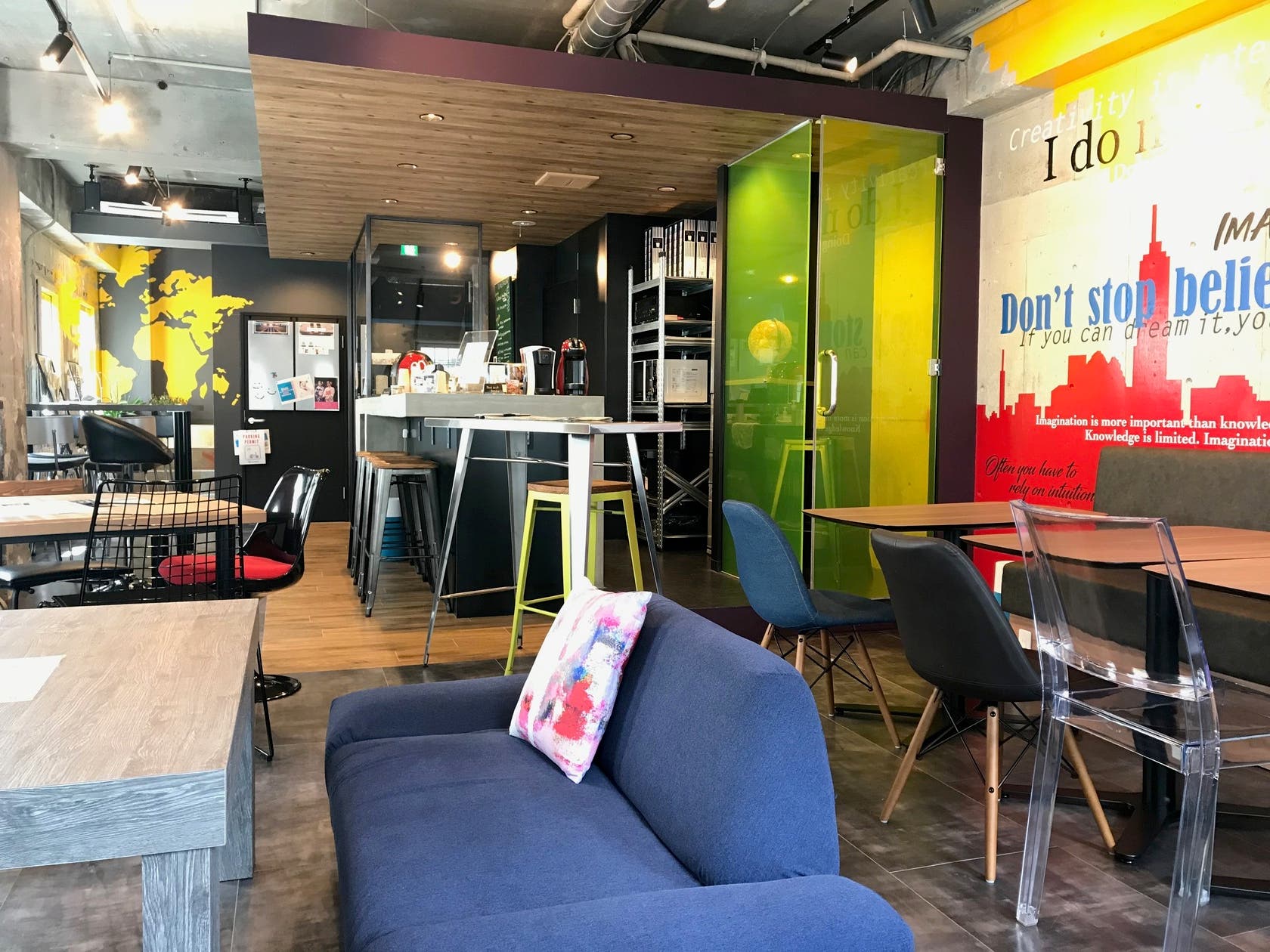 10人用会議室（SF+LAルーム）爽やかな西海岸風ミーティングルーム。遮音性も高くWEB会議、オンラインセミナーにぴったりの写真5