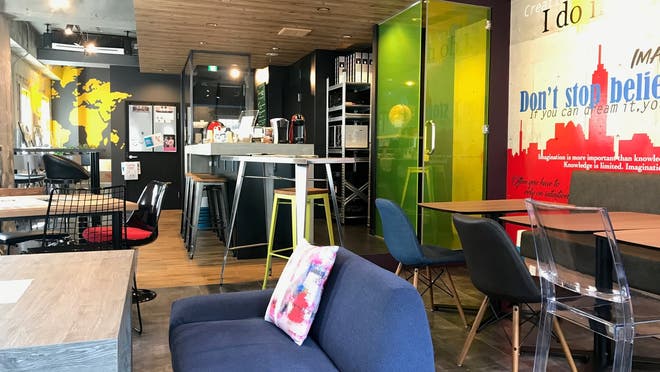 10人用会議室(SF+LAルーム)爽やかな西海岸風ミーティングルーム。遮音性も高くWEB会議、オンラインセミナーにぴったりの写真5