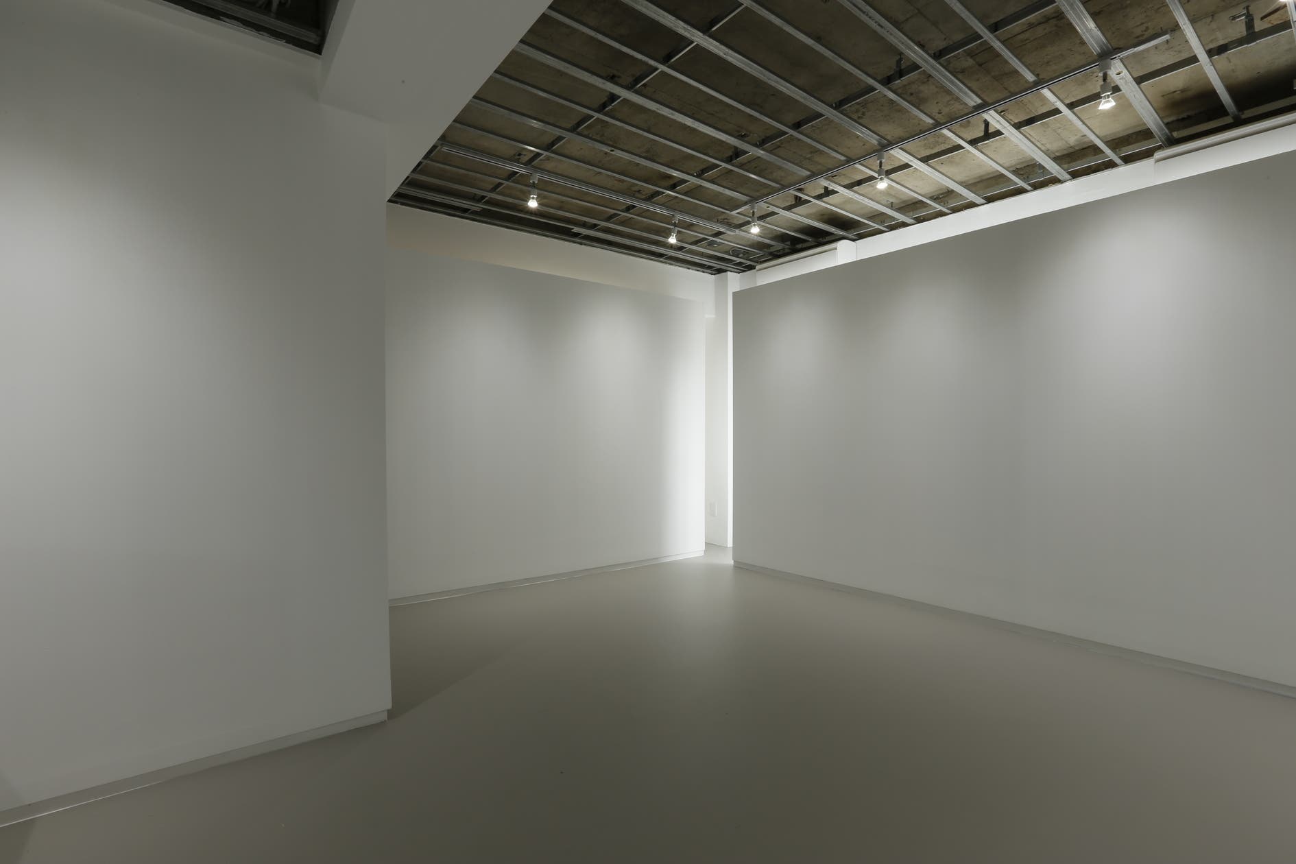 【表参道駅9分】展示会に適した白を基調とした美しいギャラリースペースの写真5