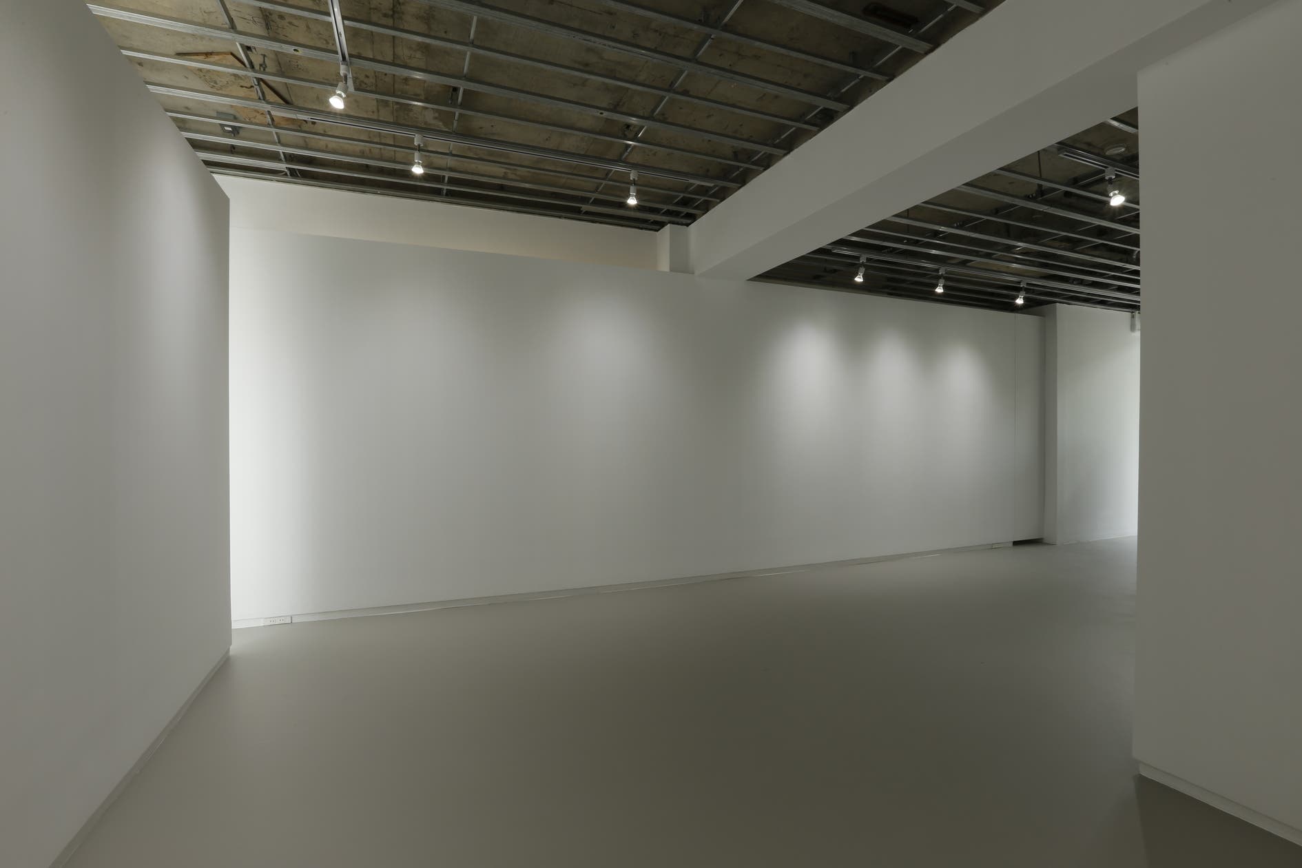 【表参道駅9分】展示会に適した白を基調とした美しいギャラリースペースの写真6